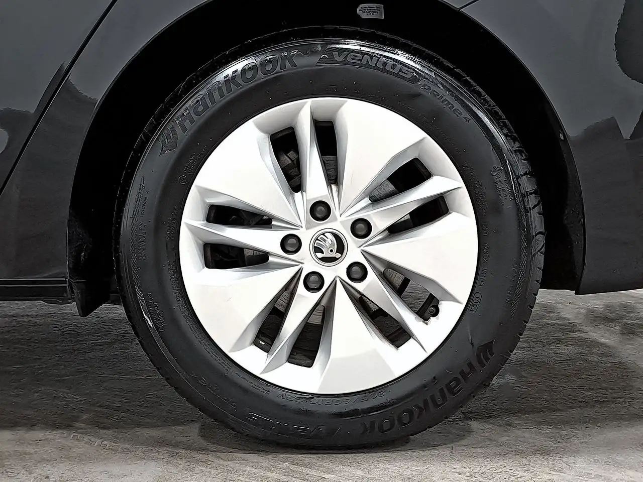 Renting Skoda Octavia Combi 1.5 TSI 110kW DSG m-HEV Ambit Plus Negro 1 ...