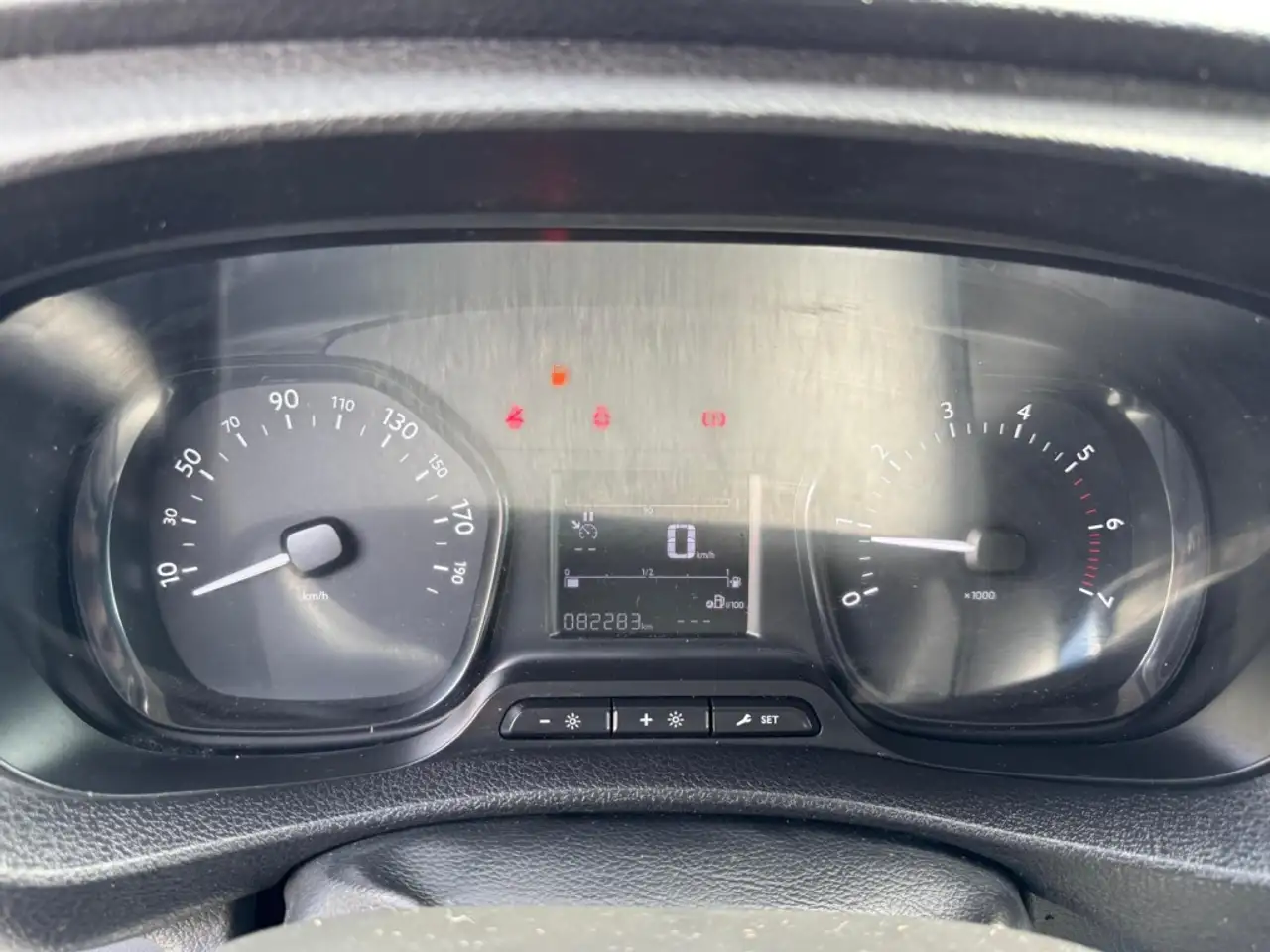 Renting Peugeot Expert DCb. Long 2.0BlueHDi S&S Eco Pro 120 Blanco ...