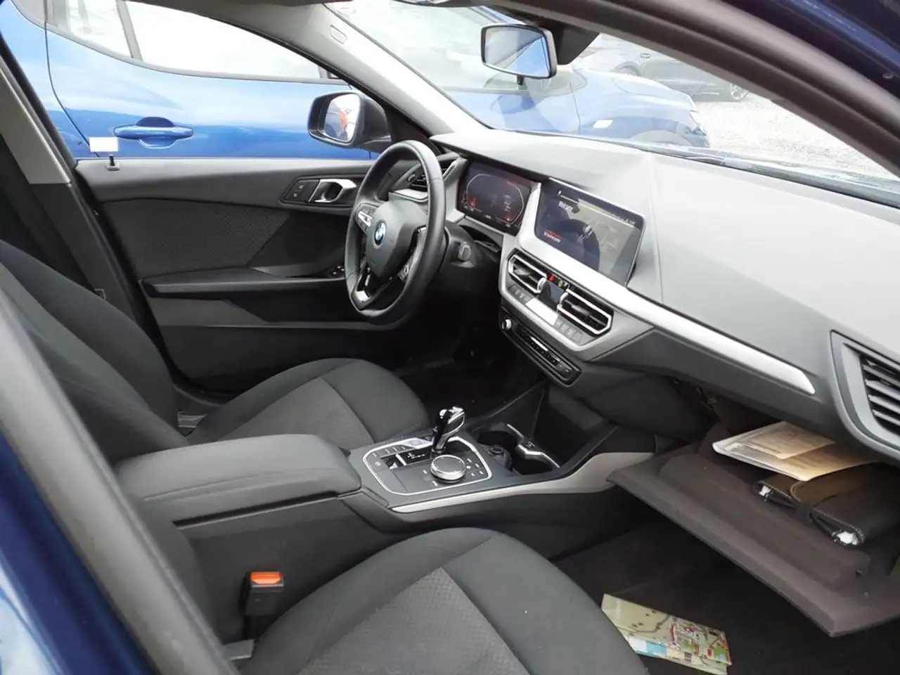 Renting BMW 118 118i Azul 1 | Drenting