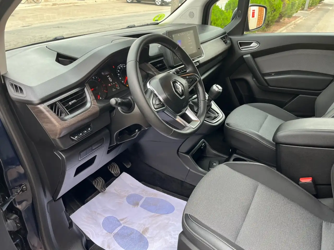 Renting Renault Kangoo Grand Combi 1.3 Tce Techno Azul | Drenting