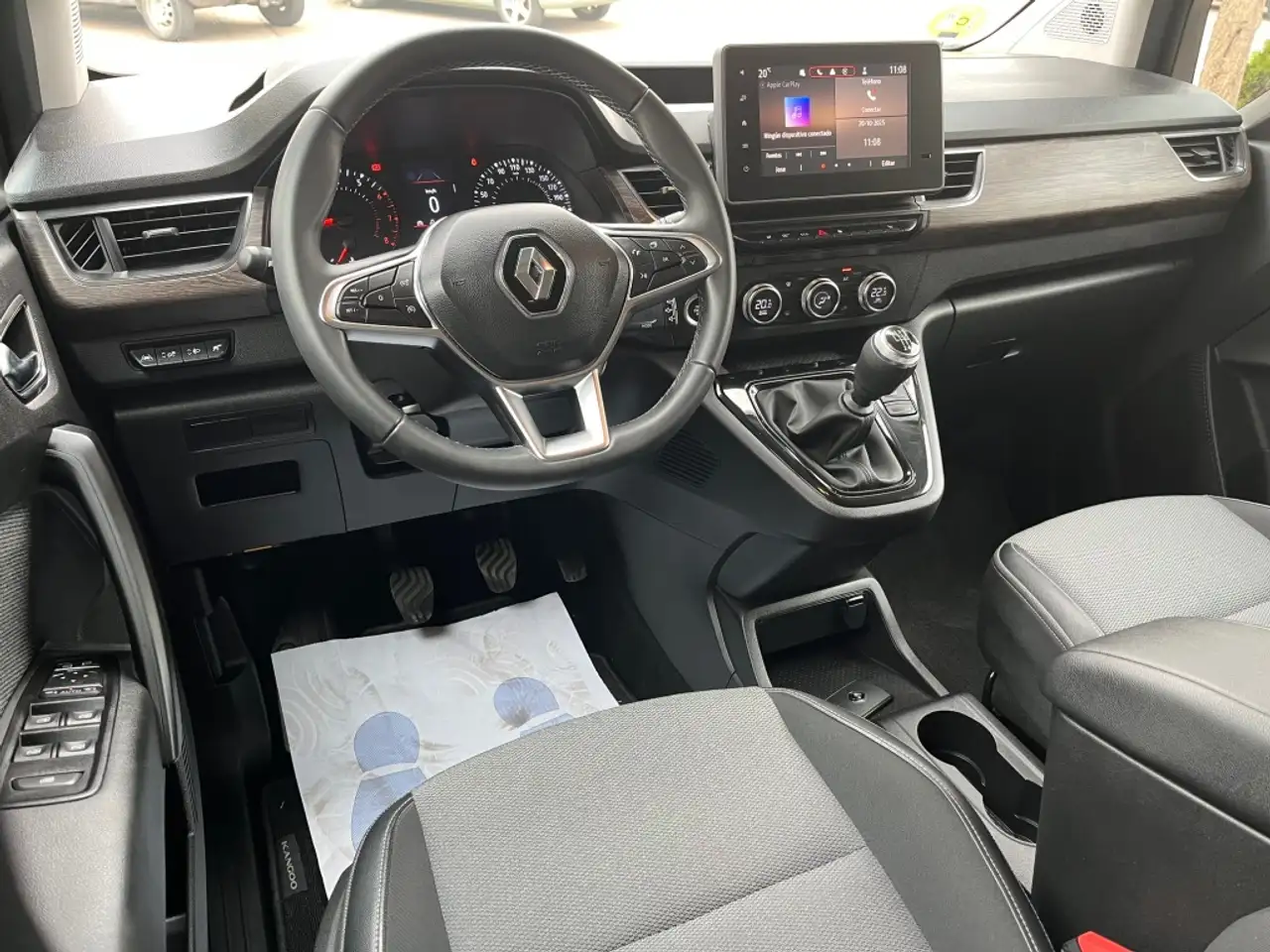 Renting Renault Kangoo Grand Combi 1.3 Tce Techno Azul | Drenting