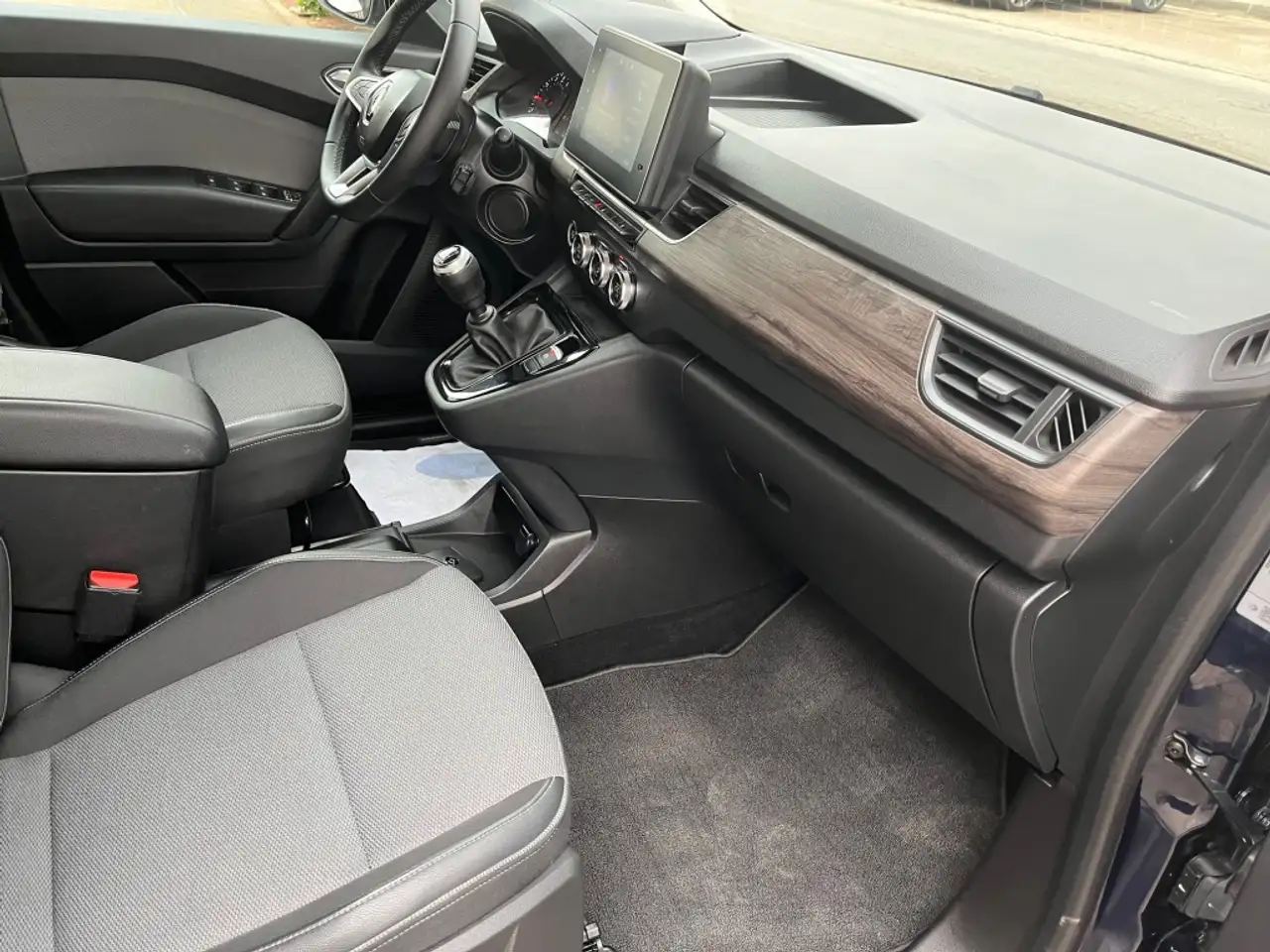 Renting Renault Kangoo Grand Combi 1.3 Tce Techno Azul | Drenting