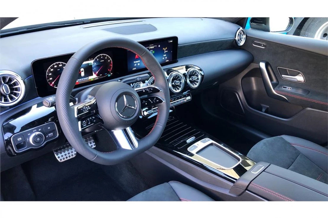 Renting Mercedes-Benz Clase A A 250 e 5 | Drenting