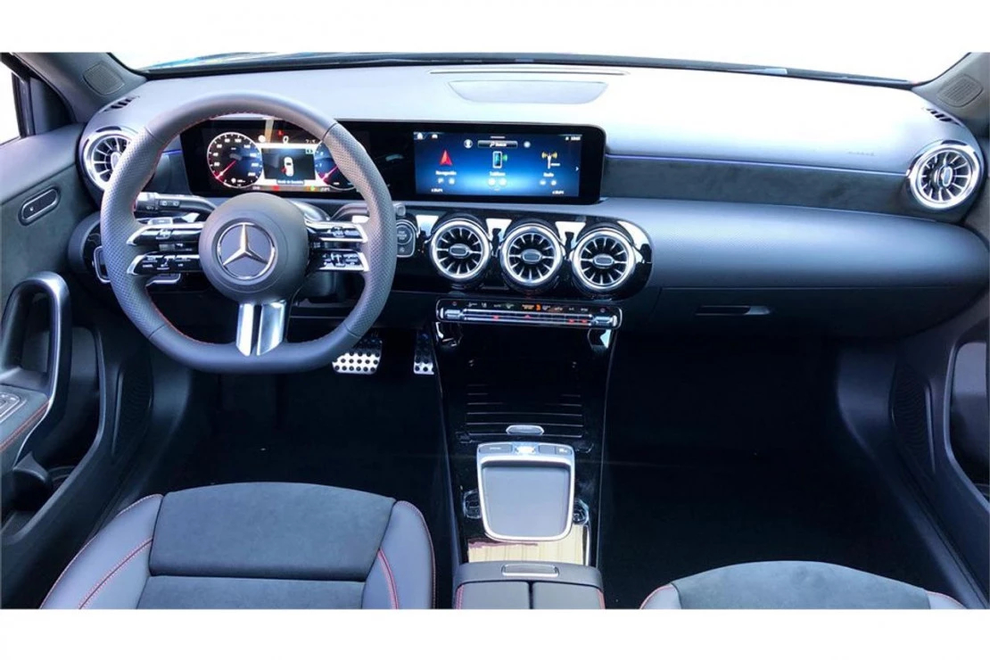 Renting Mercedes-Benz Clase A A 250 e 5 | Drenting