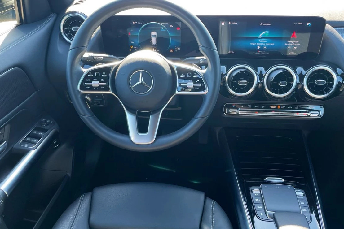 Renting Mercedes-Benz GLA GLA 200 D 3 | Drenting