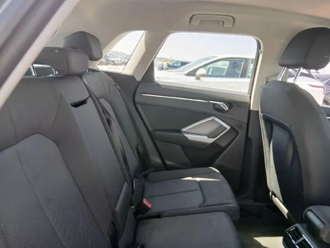 Renting AUDI Q3 35 TFSI Advanced S tronic 1 | Drenting